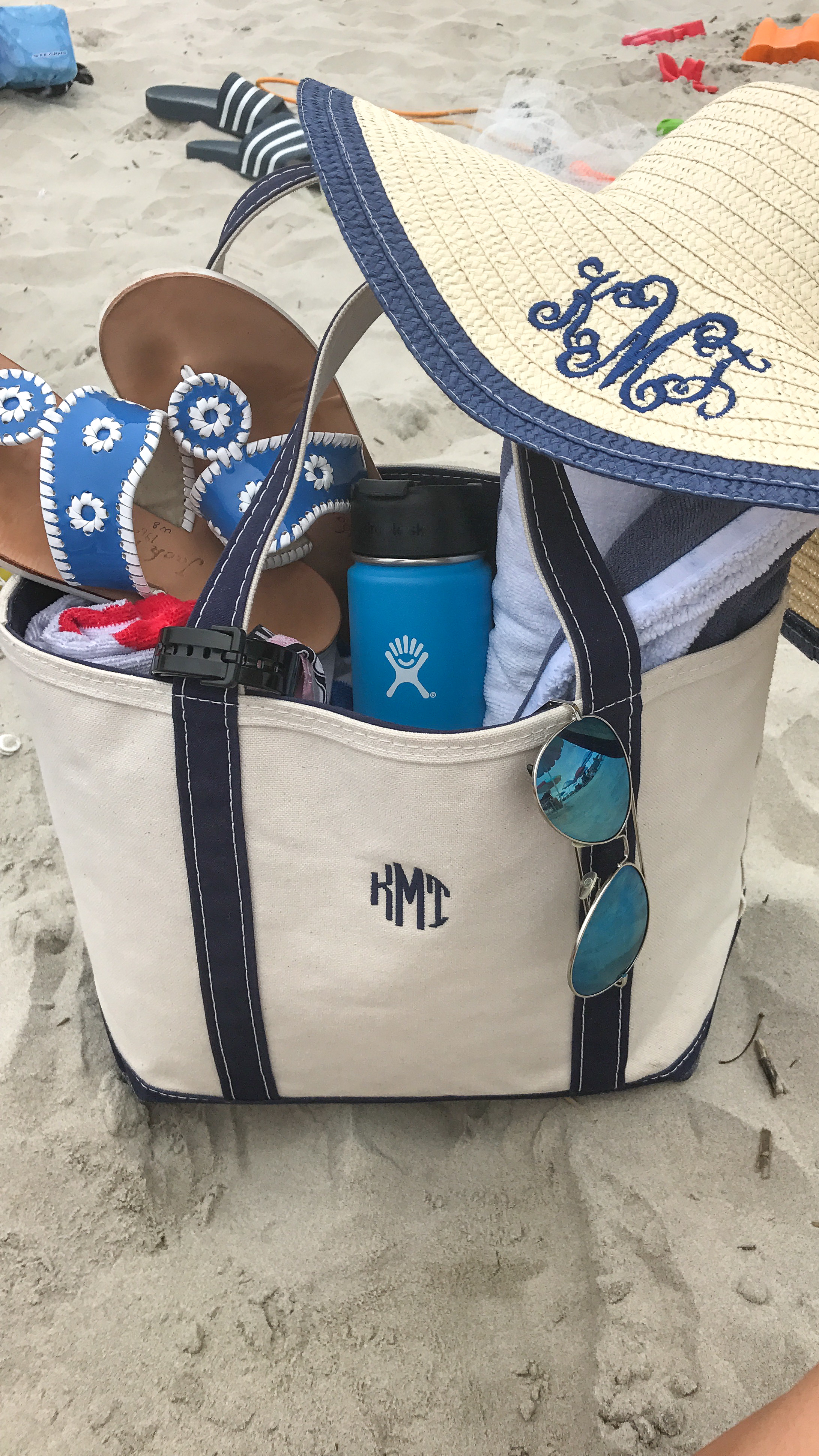 What to Pack in Your Beach Bag - Jersey Girls & Pearls